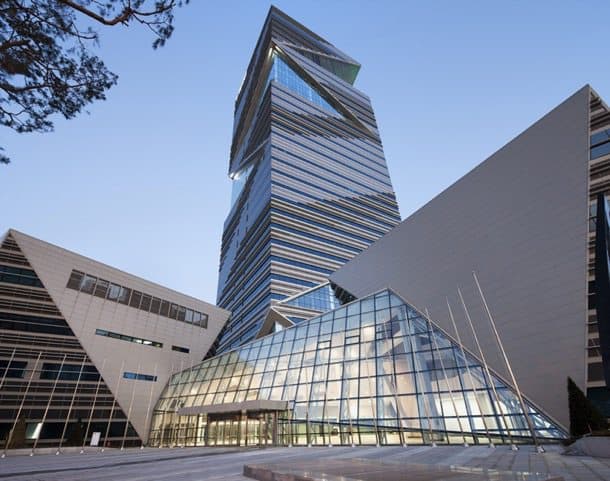 Torres en la arquitectura. Su historia, tipologías según usos, y ejemplos