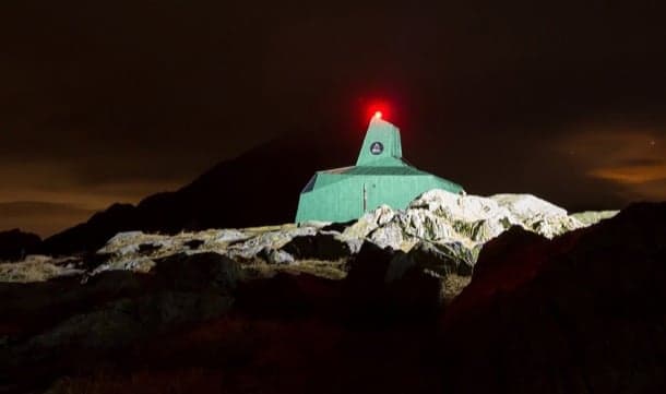 Moderno refugio de madera CLT, en las montañas Fagaras (Rumanía)